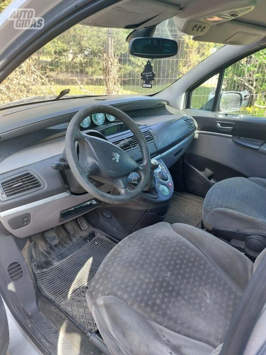 Pelēks Peugeot 807 2004 Viļņa, ar dzinēja tilpumu 2.00 L un nobraukumu 303 tūkst. km par 1000 €, foto 8 vietnē AUTOMOTO.COM.LV