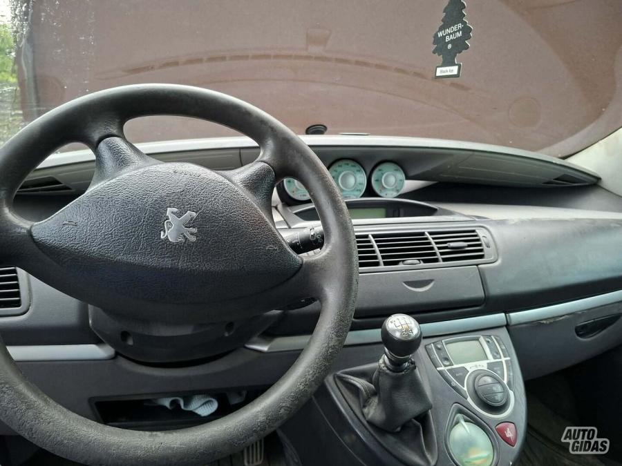 Pelēks Peugeot 807 2004 Viļņa, ar dzinēja tilpumu 2.00 L un nobraukumu 303 tūkst. km par 1000 €, foto 9 vietnē AUTOMOTO.COM.LV