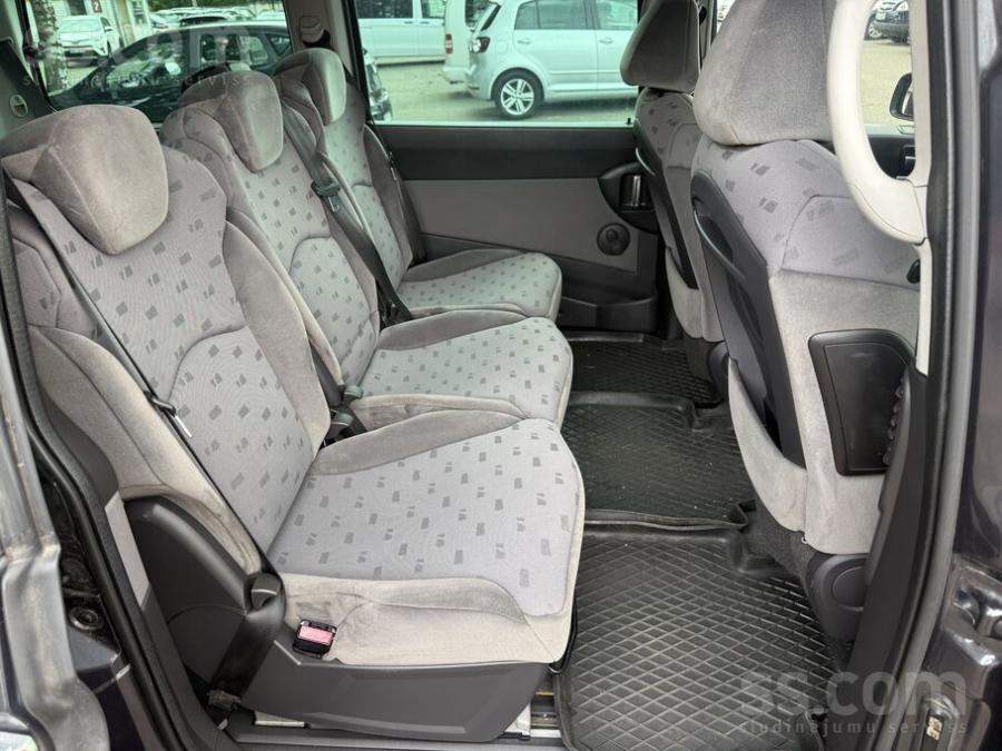 Pelēks Peugeot 807 2005 Rīga, ar dzinēja tilpumu 2.20 L un nobraukumu 320 tūkst. km par 1680 €, foto 12 vietnē AUTOMOTO.COM.LV