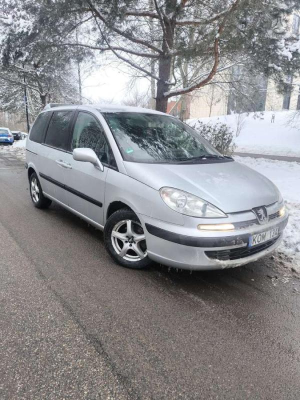 Pelēks Peugeot 807 2006 Viļņa, ar dzinēja tilpumu 2.18 L un nobraukumu 285 tūkst. km par 1250 €, foto 1 vietnē AUTOMOTO.COM.LV