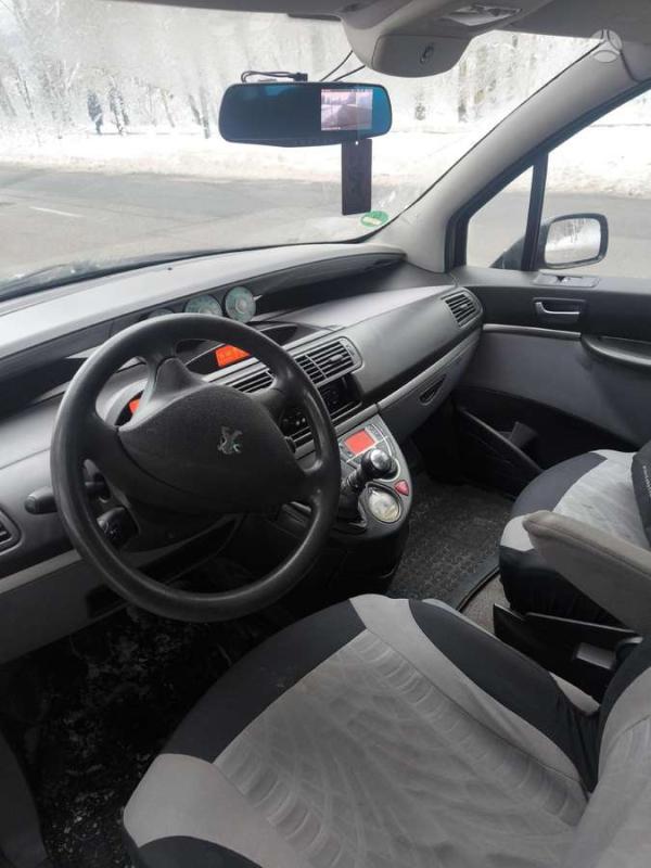 Pelēks Peugeot 807 2006 Viļņa, ar dzinēja tilpumu 2.18 L un nobraukumu 285 tūkst. km par 1250 €, foto 7 vietnē AUTOMOTO.COM.LV