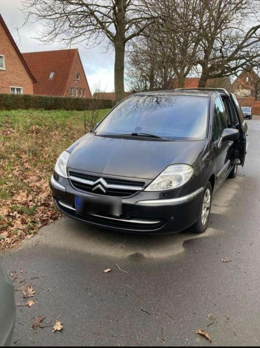 Grey Peugeot 807 2010 in Vilnius, with an engine capacity of 2.20 L and mileage of 294 thousand km for 2400 €, photo 1 on AUTOMOTO.COM.LV
