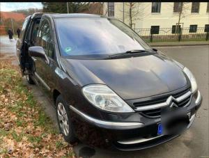 Grey Peugeot 807 2010 in Vilnius, with an engine capacity of 2.20 L and mileage of 294 thousand km for 2400 €, photo 2 on AUTOMOTO.COM.LV