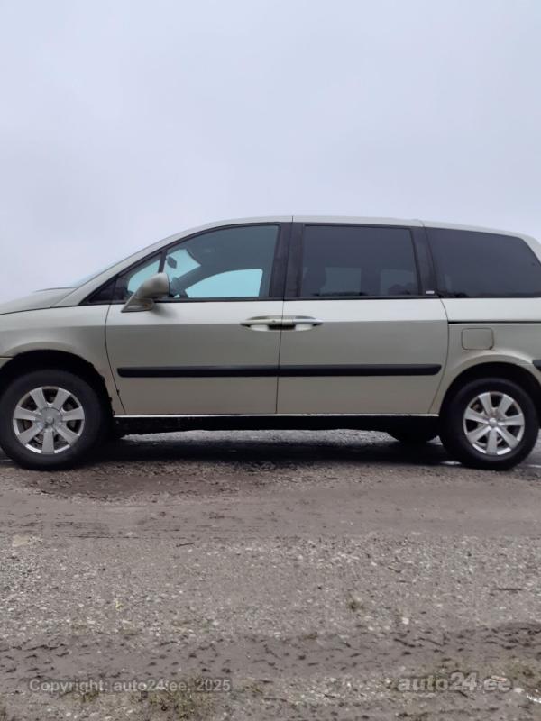 Grey Peugeot 807 2005 in Tallinn, with an engine capacity of 2.00 L and mileage of 390 thousand km for 2222 €, photo 8 on AUTOMOTO.COM.LV