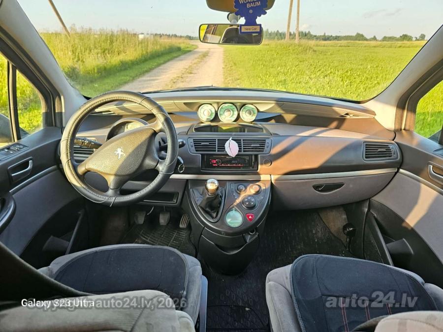 Pelēks Peugeot 807 2005 Viljandi, ar dzinēja tilpumu 2.00 L un nobraukumu 391 tūkst. km par 1499 €, foto 6 vietnē AUTOMOTO.COM.LV