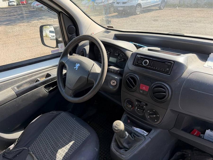 Pelēks Peugeot Bipper 2010 Tallina, ar dzinēja tilpumu 1.40 L un nobraukumu 291 tūkst. km par 599 €, foto 6 vietnē AUTOMOTO.COM.LV