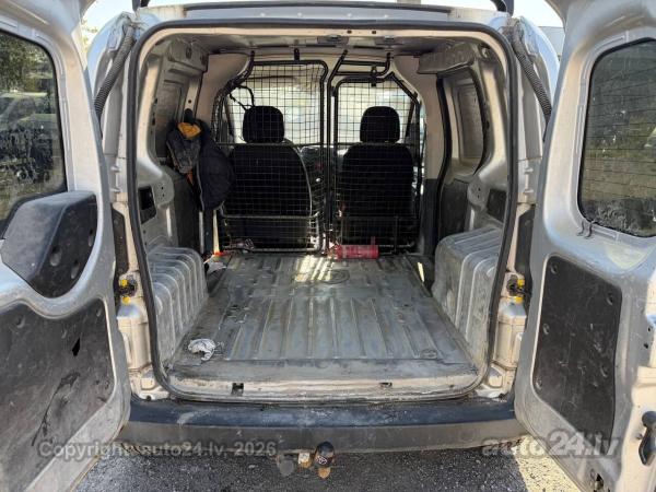 Grey Peugeot Bipper 2010 in Tallinn, with an engine capacity of 1.40 L and mileage of 291 thousand km for 599 €, photo 9 on AUTOMOTO.COM.LV