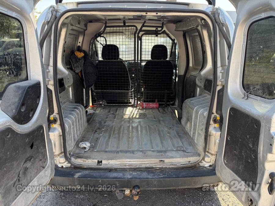 Pelēks Peugeot Bipper 2010 Tallina, ar dzinēja tilpumu 1.40 L un nobraukumu 291 tūkst. km par 599 €, foto 9 vietnē AUTOMOTO.COM.LV