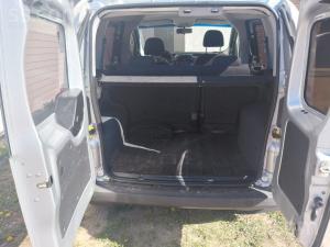 Pelēks Peugeot Bipper 2013 Rīga, ar dzinēja tilpumu 1.30 L un nobraukumu 210 tūkst. km par 1000 €, foto  vietnē AUTOMOTO.COM.LV