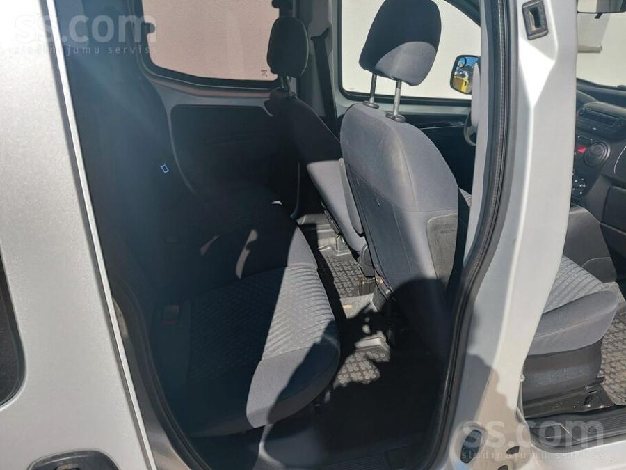 Pelēks Peugeot Bipper 2013 Rīga, ar dzinēja tilpumu 1.30 L un nobraukumu 210 tūkst. km par 1000 €, foto 5 vietnē AUTOMOTO.COM.LV