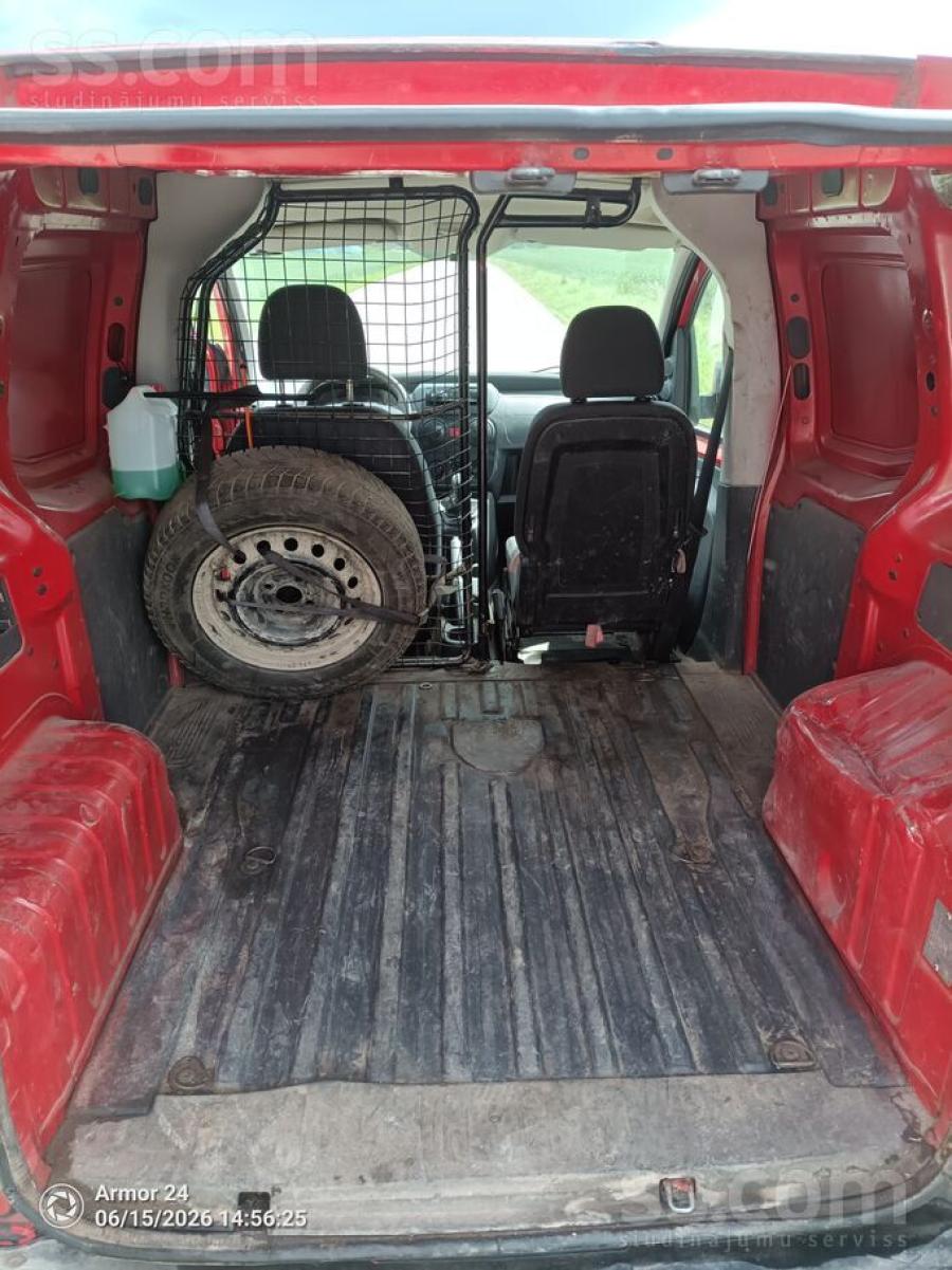 Sarkans Peugeot Bipper 2009 Dobele, ar dzinēja tilpumu 1.40 L un nobraukumu 314 tūkst. km par 650 €, foto 8 vietnē AUTOMOTO.COM.LV