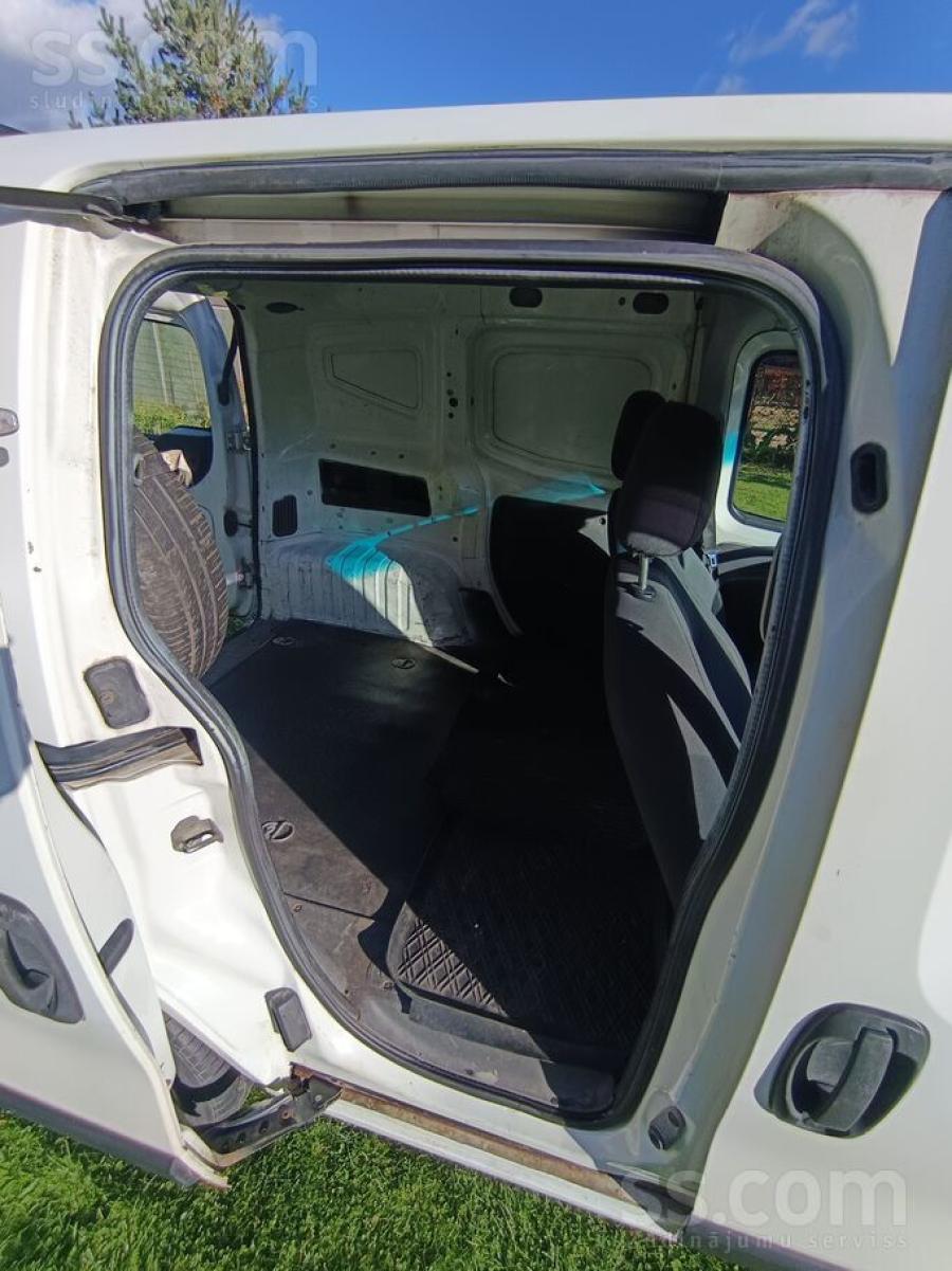 White Peugeot Bipper 2008 in Preili, with an engine capacity of 1.40 L and mileage of 327 thousand km for 1100 €, photo 7 on AUTOMOTO.COM.LV