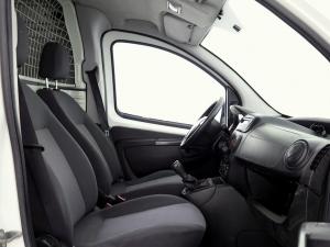 Balts Peugeot Bipper 2011 Tallina, ar dzinēja tilpumu 1.40 L un nobraukumu 194 tūkst. km par 1999 €, foto 14 vietnē AUTOMOTO.COM.LV