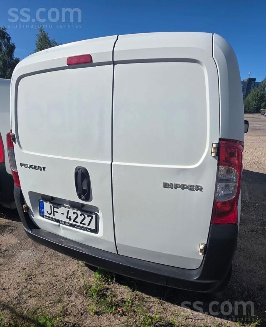 White Peugeot Bipper 2013 in Riga, with an engine capacity of 1.20 L and mileage of 140 thousand km for 1500 €, photo 5 on AUTOMOTO.COM.LV