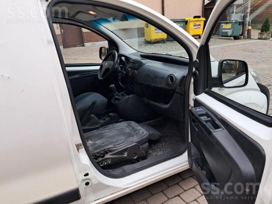 White Peugeot Bipper 2013 in Riga, with an engine capacity of 1.30 L and mileage of 224 thousand km for 950 €, photo 5 on AUTOMOTO.COM.LV