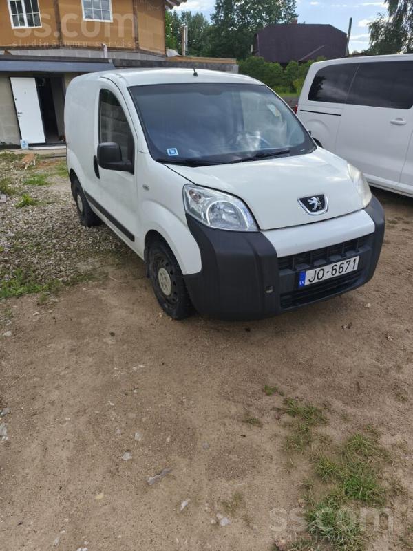 White Peugeot Bipper 2014 in Ogre, with an engine capacity of 1.40 L and mileage of 303 thousand km for 1000 €, photo 1 on AUTOMOTO.COM.LV