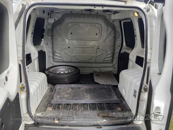 White Peugeot Bipper 2012 in Tallinn, with an engine capacity of 1.36 L and mileage of 210 thousand km for 999 €, photo 8 on AUTOMOTO.COM.LV