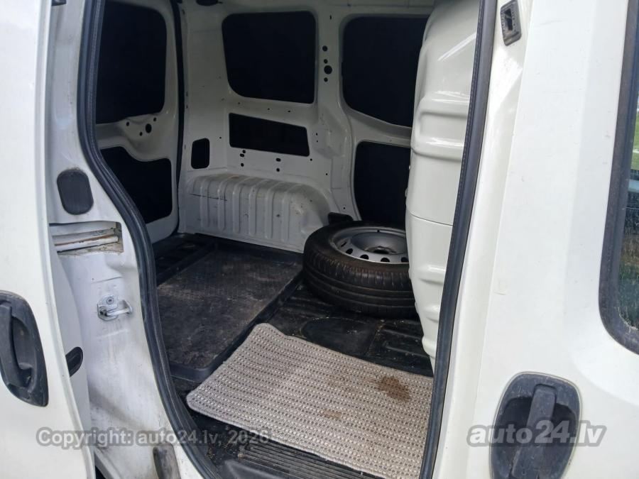 Balts Peugeot Bipper 2012 Tallina, ar dzinēja tilpumu 1.36 L un nobraukumu 210 tūkst. km par 999 €, foto 11 vietnē AUTOMOTO.COM.LV