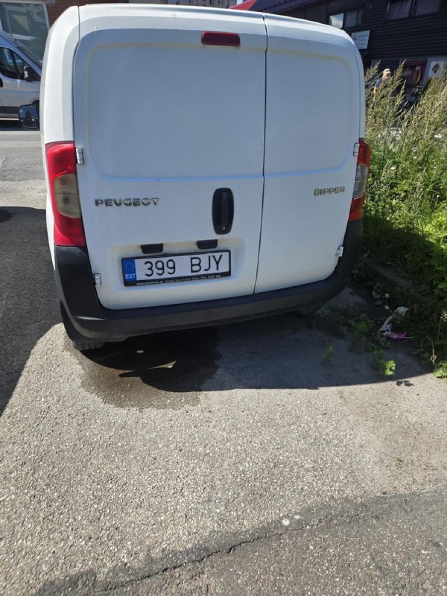 White Peugeot Bipper 2013 in Tallinn, with an engine capacity of 1.40 L and mileage of 180 thousand km for 1900 €, photo 9 on AUTOMOTO.COM.LV