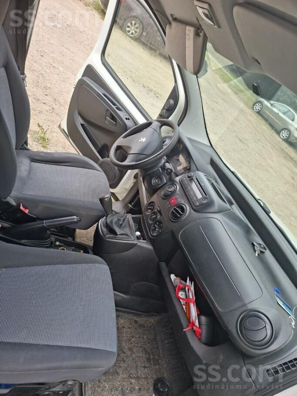 White Peugeot Bipper 2013 in Riga, with an engine capacity of 1.30 L and mileage of 250 thousand km for 350 €, photo 8 on AUTOMOTO.COM.LV