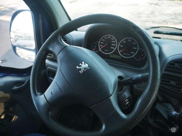Blue Peugeot Boxer 2004 in Vilnius, with an engine capacity of 2.50 L and mileage of 340 thousand km for 2850 €, photo 7 on AUTOMOTO.COM.LV