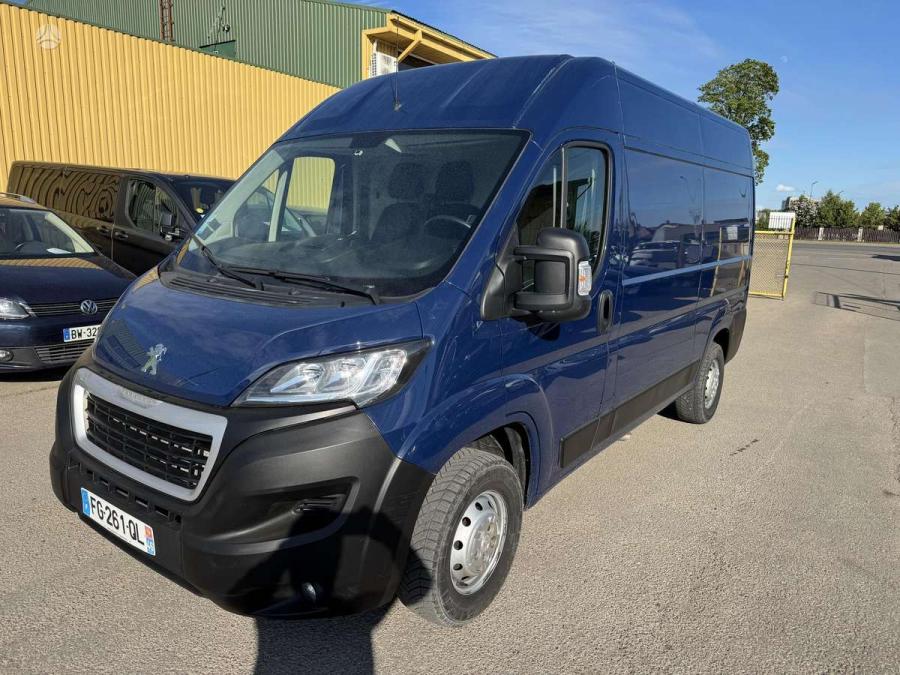 Blue Peugeot Boxer 2019 in Taurage, with an engine capacity of 2.00 L and mileage of 200 thousand km for 8700 €, photo 3 on AUTOMOTO.COM.LV