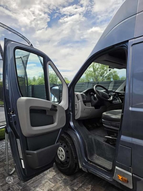 Grey Peugeot Boxer 2009 in Kaunas, with an engine capacity of 2.99 L and mileage of 326 thousand km for 4999 €, photo 2 on AUTOMOTO.COM.LV