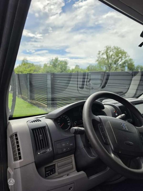 Grey Peugeot Boxer 2009 in Kaunas, with an engine capacity of 2.99 L and mileage of 326 thousand km for 4999 €, photo 4 on AUTOMOTO.COM.LV
