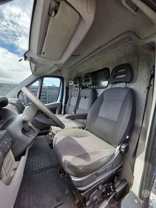 Grey Peugeot Boxer 2009 in Kaunas, with an engine capacity of 2.99 L and mileage of 326 thousand km for 4999 €, photo 5 on AUTOMOTO.COM.LV
