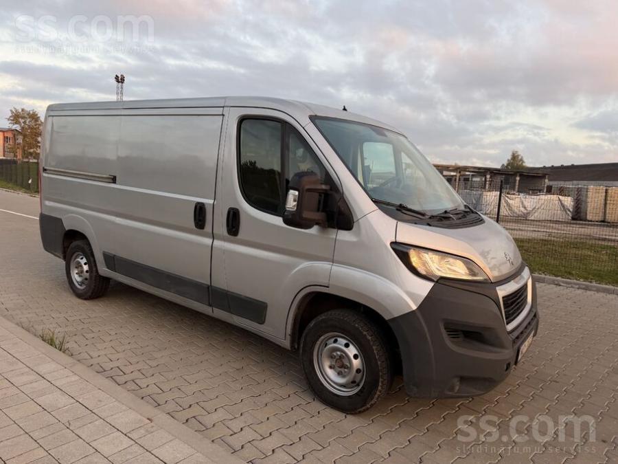 Grey Peugeot Boxer 2016 in Jelgava, with an engine capacity of 2.20 L and mileage of 186 thousand km for 7100 €, photo 1 on AUTOMOTO.COM.LV