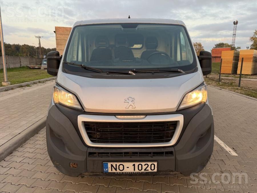 Grey Peugeot Boxer 2016 in Jelgava, with an engine capacity of 2.20 L and mileage of 186 thousand km for 7100 €, photo 4 on AUTOMOTO.COM.LV