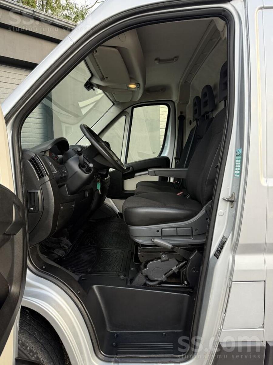 Pelēks Peugeot Boxer 2015 Tallina, ar dzinēja tilpumu 2.20 L un nobraukumu 305 tūkst. km par 7999 €, foto 24 vietnē AUTOMOTO.COM.LV