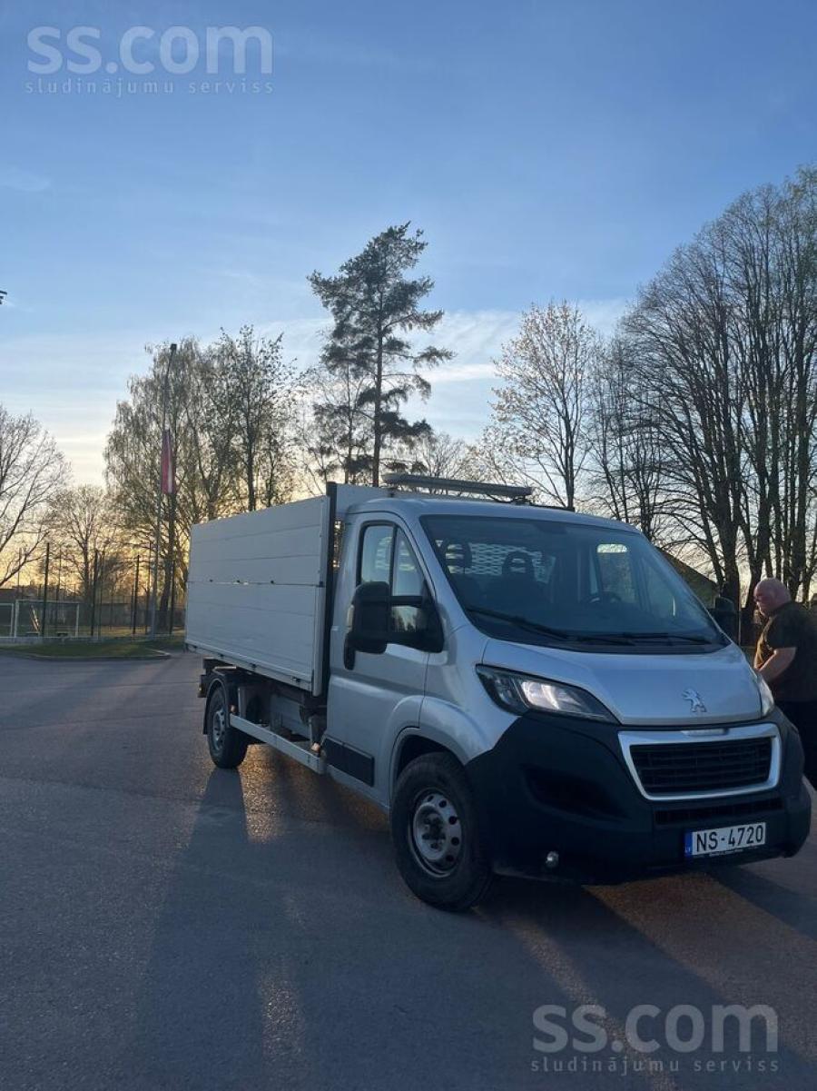 Grey Peugeot Boxer 2018 in Bauska, with an engine capacity of 2.20 L and mileage of 142 thousand km for 15200 €, photo 3 on AUTOMOTO.COM.LV