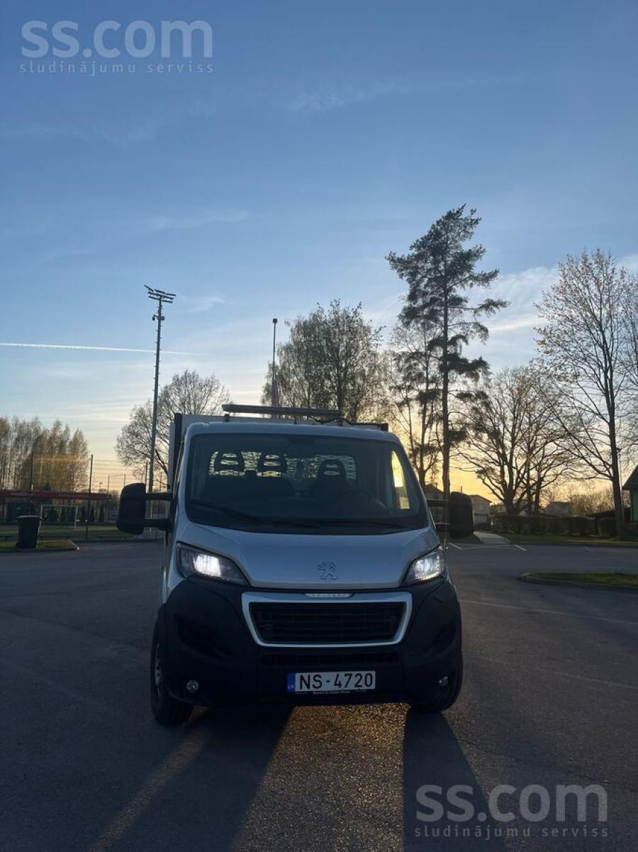 Grey Peugeot Boxer 2018 in Bauska, with an engine capacity of 2.20 L and mileage of 142 thousand km for 15200 €, photo 5 on AUTOMOTO.COM.LV