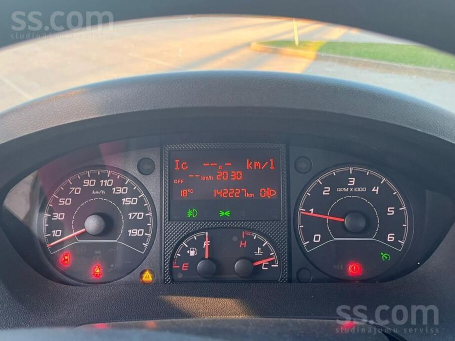 Grey Peugeot Boxer 2018 in Bauska, with an engine capacity of 2.20 L and mileage of 142 thousand km for 15200 €, photo 9 on AUTOMOTO.COM.LV