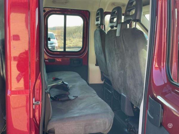 Red Peugeot Boxer 2021 in Ukmerge, with an engine capacity of 2.18 L and mileage of 125 thousand km for 13999 €, photo 6 on AUTOMOTO.COM.LV