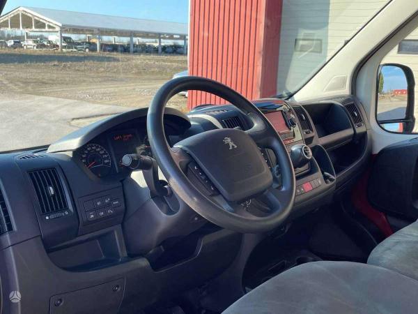 Red Peugeot Boxer 2021 in Ukmerge, with an engine capacity of 2.18 L and mileage of 125 thousand km for 13999 €, photo 9 on AUTOMOTO.COM.LV