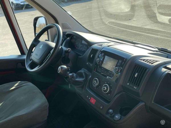 Red Peugeot Boxer 2021 in Ukmerge, with an engine capacity of 2.18 L and mileage of 125 thousand km for 13999 €, photo 10 on AUTOMOTO.COM.LV