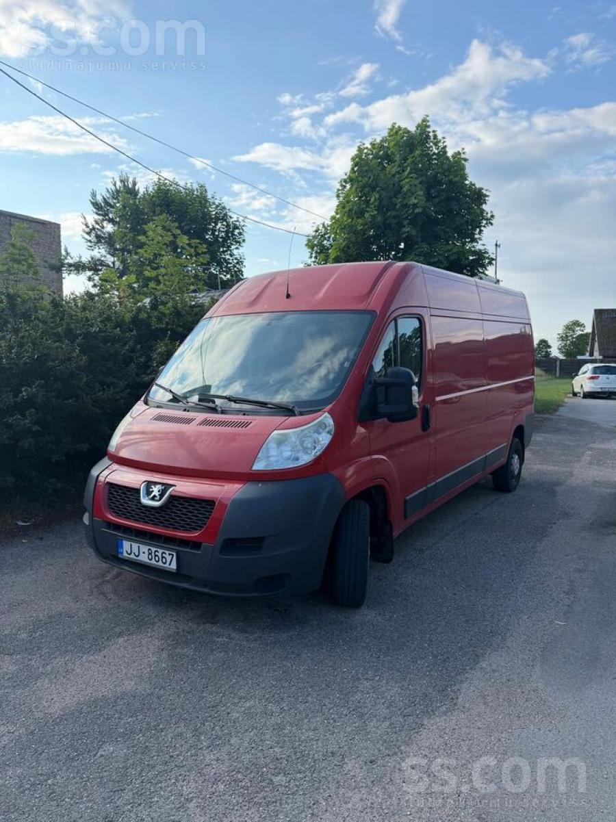 Red Peugeot Boxer 2013 in Tukums, with an engine capacity of 2.20 L and mileage of 364 thousand km for 6500 €, photo 1 on AUTOMOTO.COM.LV