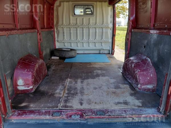 Red Peugeot Boxer 2007 in Talsi, with an engine capacity of 2.20 L and mileage of 284 thousand km for 3300 €, photo 11 on AUTOMOTO.COM.LV