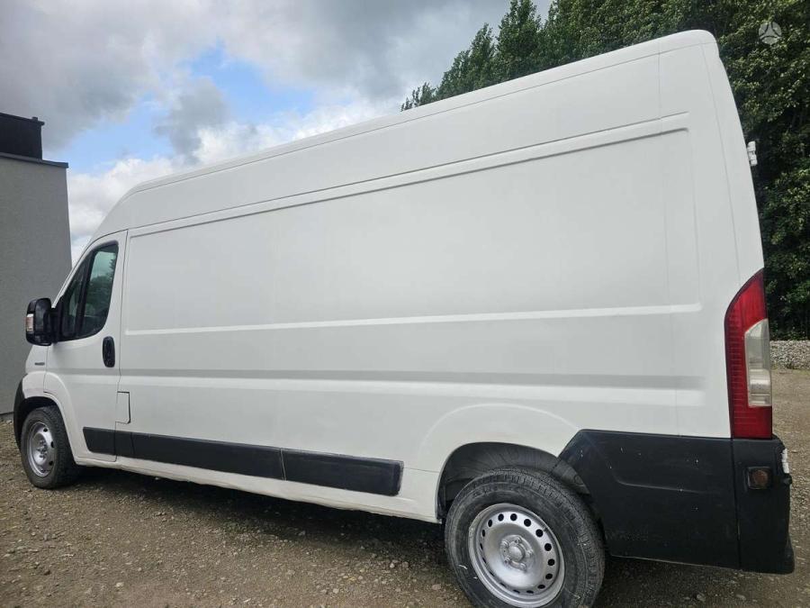 White Peugeot Boxer 2008 in Kretinga, with an engine capacity of 2.20 L and mileage of 400 thousand km for 2800 €, photo 3 on AUTOMOTO.COM.LV
