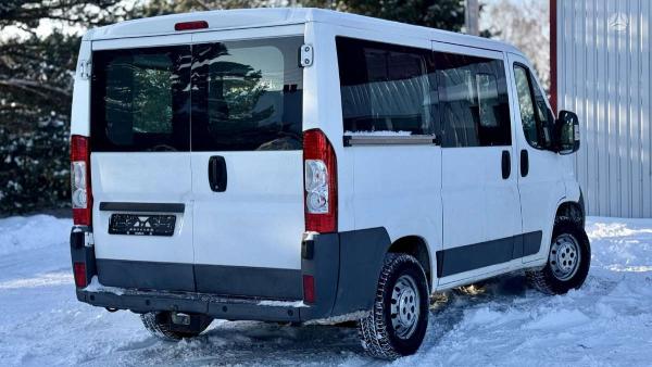 White Peugeot Boxer 2010 in Ukmerge, with an engine capacity of 2.20 L and mileage of 211 thousand km for 4950 €, photo 4 on AUTOMOTO.COM.LV