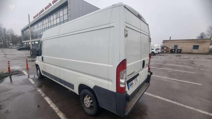 White Peugeot Boxer 2011 in Siauliai, with an engine capacity of 2.20 L and mileage of 273 thousand km for 4235 €, photo 3 on AUTOMOTO.COM.LV