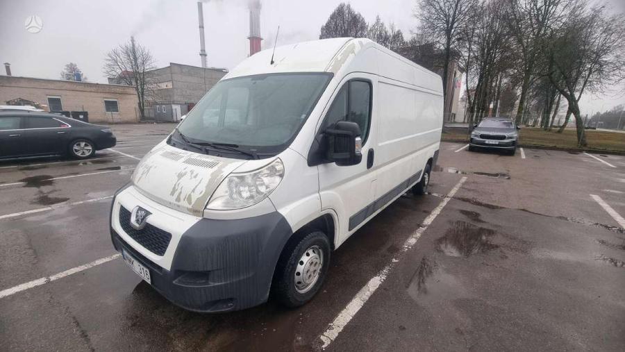 White Peugeot Boxer 2011 in Siauliai, with an engine capacity of 2.20 L and mileage of 273 thousand km for 4235 €, photo 5 on AUTOMOTO.COM.LV