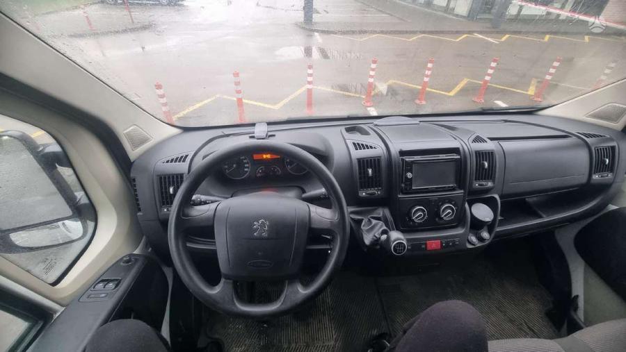 White Peugeot Boxer 2011 in Siauliai, with an engine capacity of 2.20 L and mileage of 273 thousand km for 4235 €, photo 9 on AUTOMOTO.COM.LV