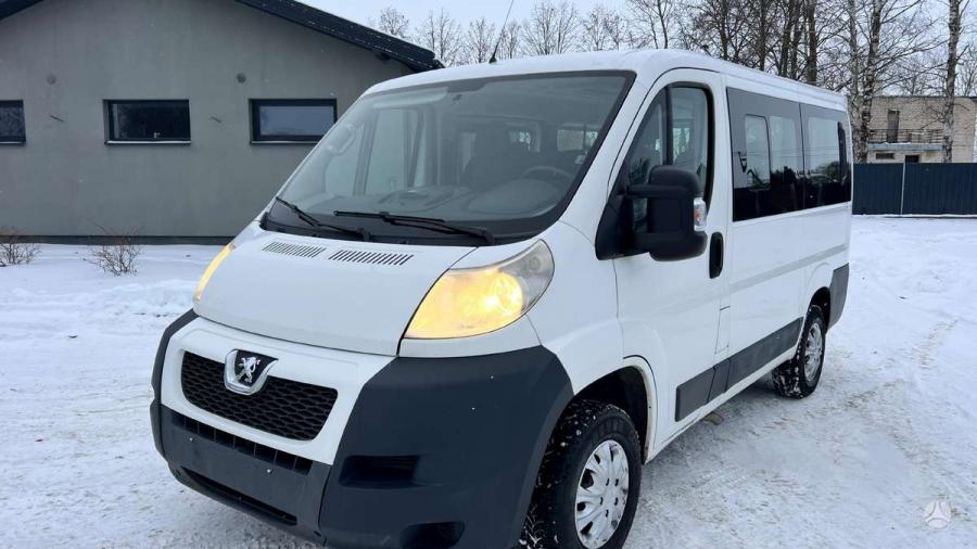 White Peugeot Boxer 2011 in Siauliai, with an engine capacity of 2.20 L and mileage of 260 thousand km for 5800 €, photo 3 on AUTOMOTO.COM.LV