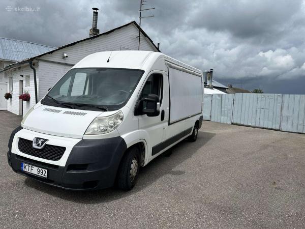 White Peugeot Boxer 2011 in Varena, with an engine capacity of 2.20 L and mileage of 268 thousand km for 7300 €, photo 1 on AUTOMOTO.COM.LV