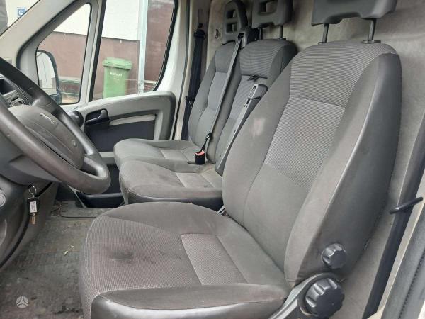 White Peugeot Boxer 2011 in Kelme, with an engine capacity of 2.20 L and mileage of 376 thousand km for 4200 €, photo 10 on AUTOMOTO.COM.LV