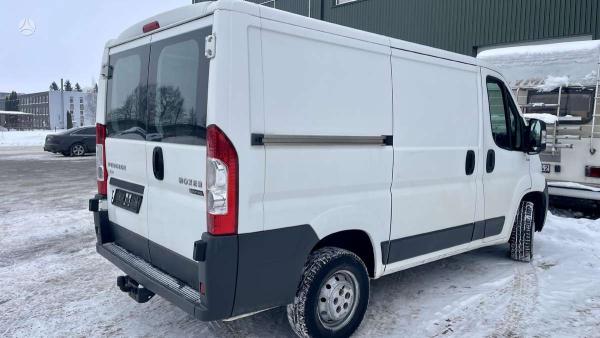White Peugeot Boxer 2012 in Telschi, with an engine capacity of 2.20 L and mileage of 152 thousand km for 4100 €, photo 5 on AUTOMOTO.COM.LV