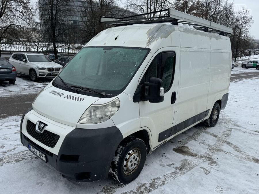 White Peugeot Boxer 2012 in Vilnius, with an engine capacity of 2.20 L and mileage of 305 thousand km for 2600 €, photo 1 on AUTOMOTO.COM.LV